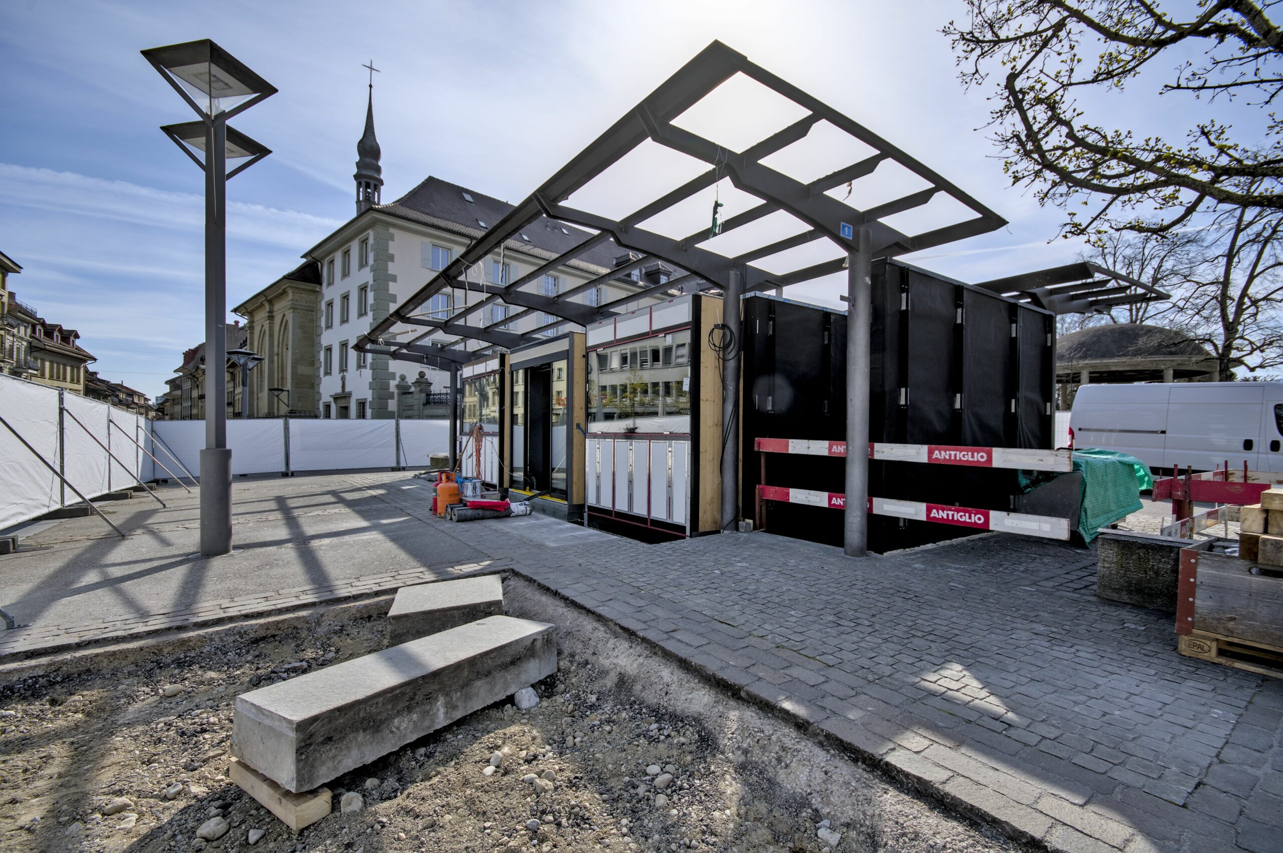 Halbzeit bei der Baustelle am Kiosk des Georges-Python-Platzes - Freiburger Nachrichten