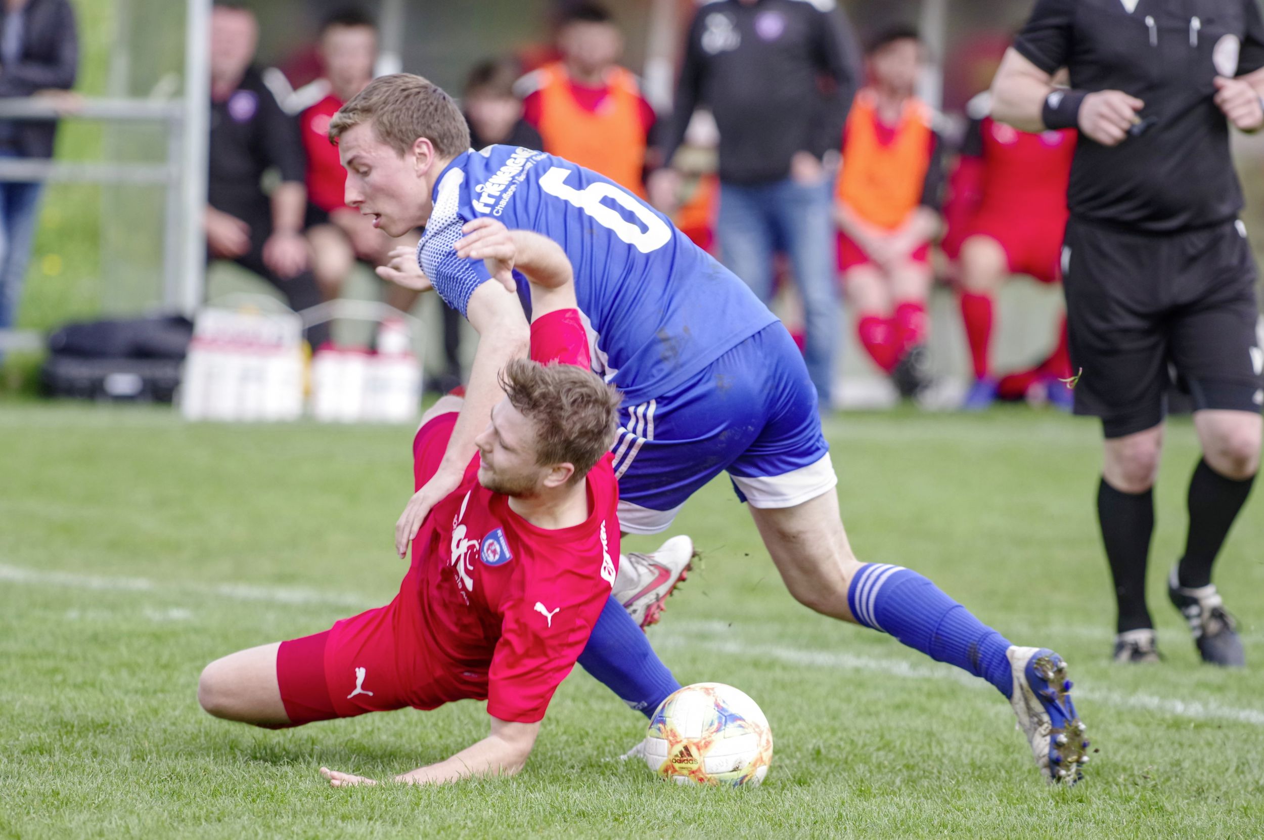 Der FC Kerzers wahrt den Abstand zum Strich - Freiburger Nachrichten