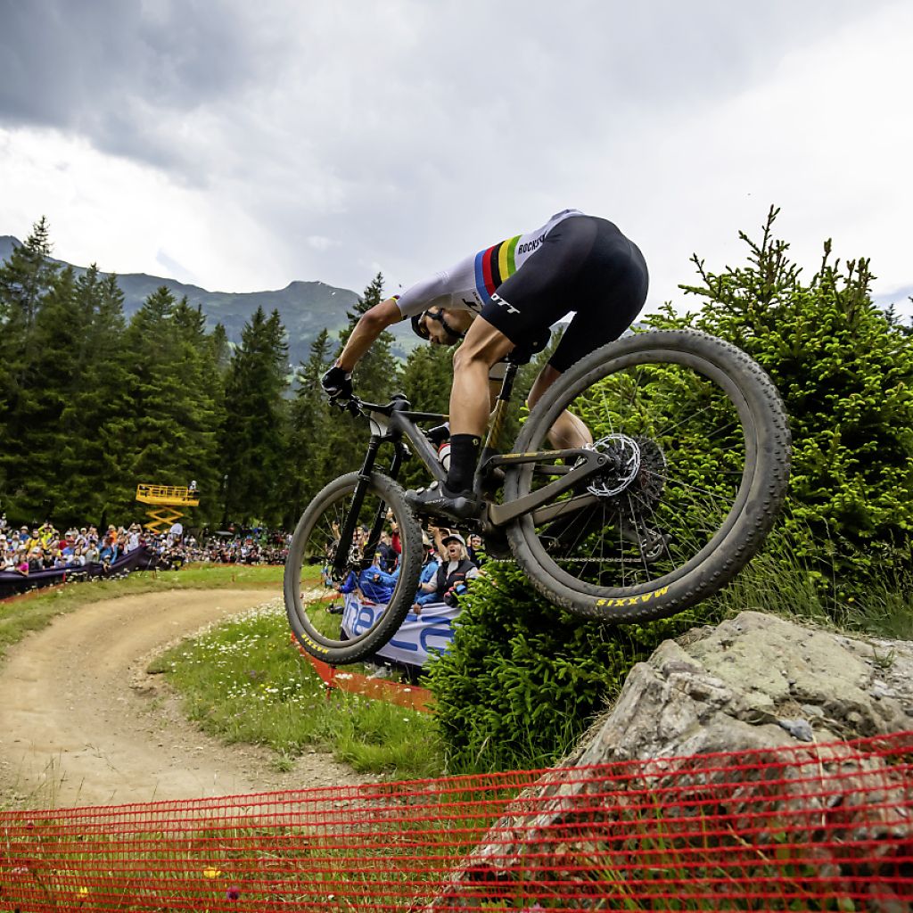 Nino Schurter avanciert vor Heimpublikum zum Rekordsieger - Freiburger ...